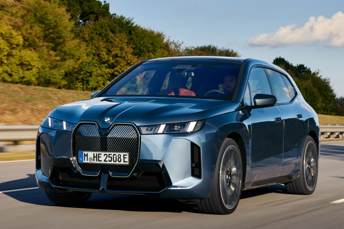BMW iX Modellpflege: Preissenkung trotz größerer Reichweite und mehr PS ...