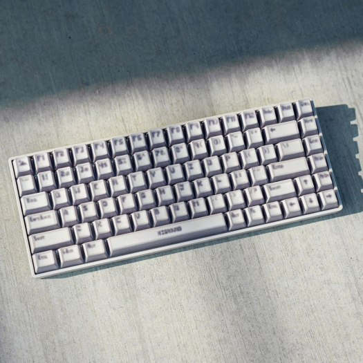 Higround Basecamp 75+ Blur: Tastatur erinnert an Bitmap-Texturen der ...