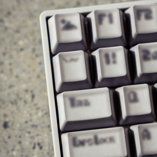 Higround Basecamp 75+ Blur: Tastatur erinnert an Bitmap-Texturen der ...