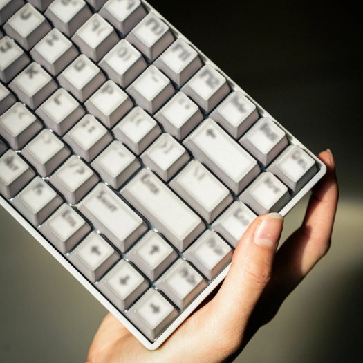 Higround Basecamp 75+ Blur: Tastatur erinnert an Bitmap-Texturen der ...