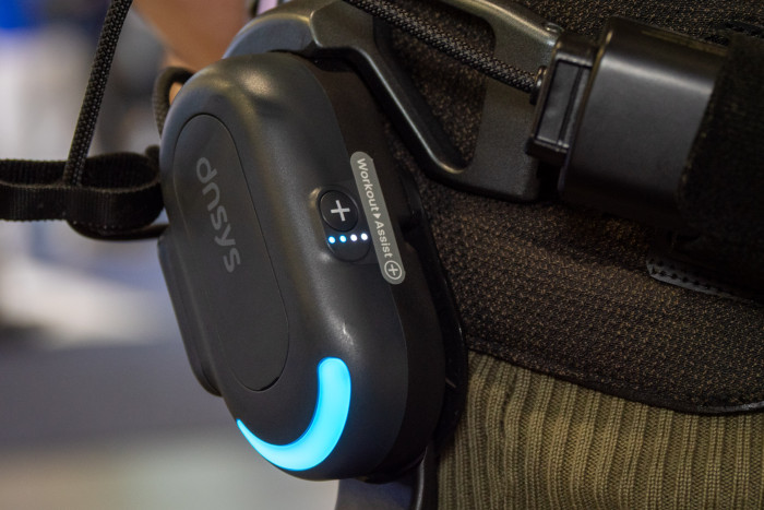 Dnsys-Exoskelette im Hands-on: Mit Roboter-Beinen die Treppe hinauf wie ...